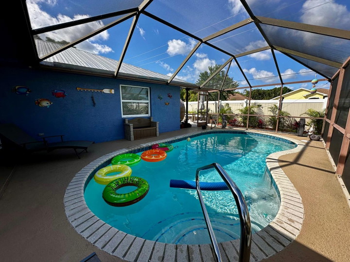 Sebastian Spa: Heated Pool, Hot Tub, Sauna, Arcade - Sebastian, FL