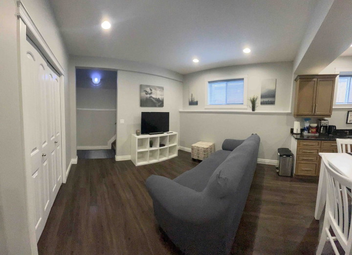 Comfy 2-bedroom Place With Free Parking (Driveway) - Fort McMurray