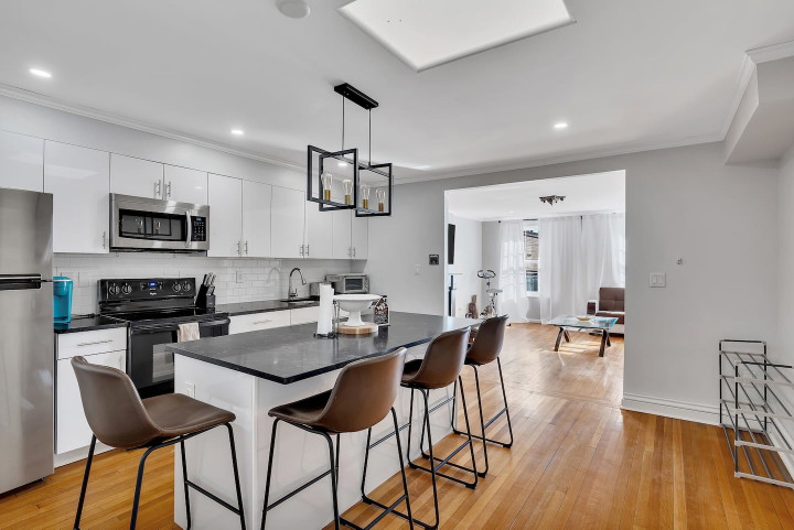 Center Sq 2br Brownstone | Parking | Walk Capitol - Albany, NY