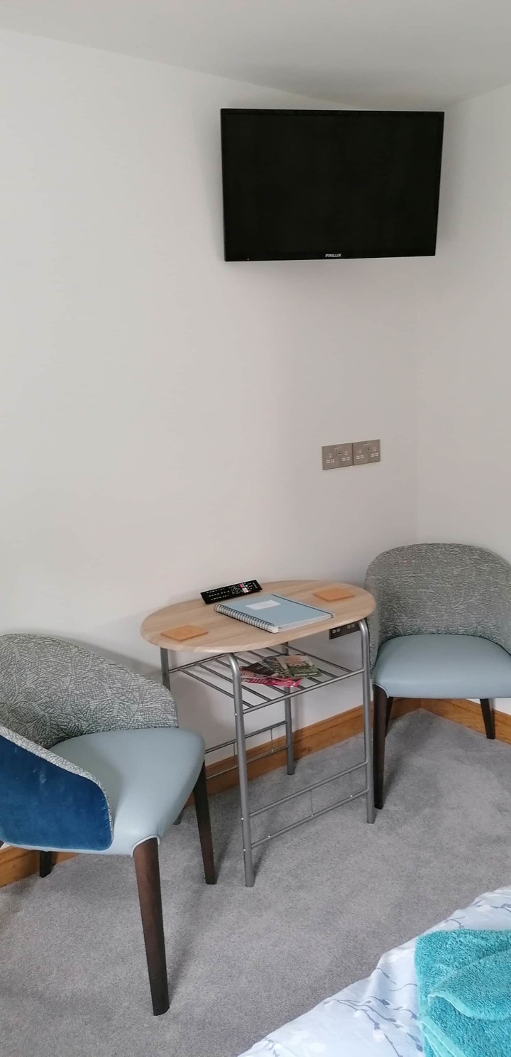Double Bedroom With Own Entrance And Parking - Shrewsbury