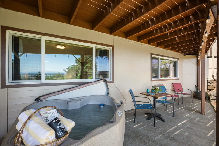 Dundee Hills Horizon | 2br Suite, Hot Tub & Views - Dundee, OR