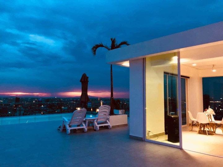 Cozy Top Floor Studio Downtown - Cambodia