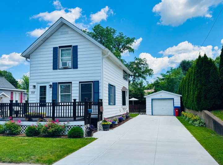 A Stone's Throw Bungalow - Winona, MN