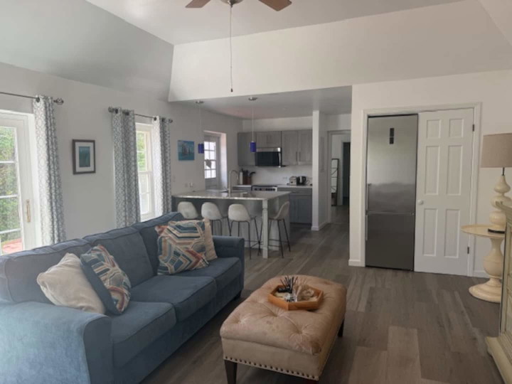 Modern Spacious Apartment Close To Hamilton - Bermuda