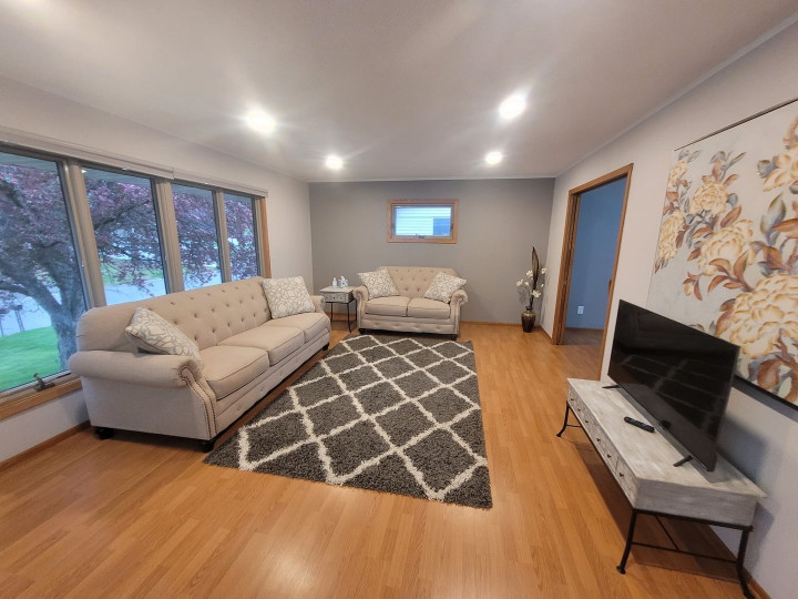 New Hope 3 Br 2 Bath House - Brooklyn Park, MN