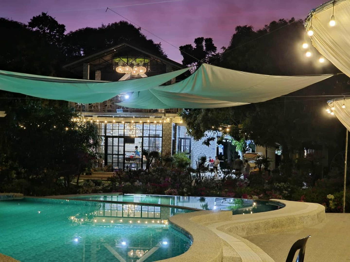 Fem's Blooming Paradise - Private Resort - Alaminos