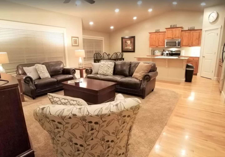 3 Bdrm/2 Bath, 1 Block To Pool & Park - Idaho
