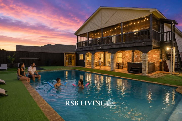 Grand Prairie 5br | Pool, Cinema & Pool Table - Arlington, TX