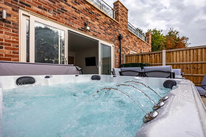 River, Hot Tub, Fishing, Games, Elvaston Castle - Derby, UK
