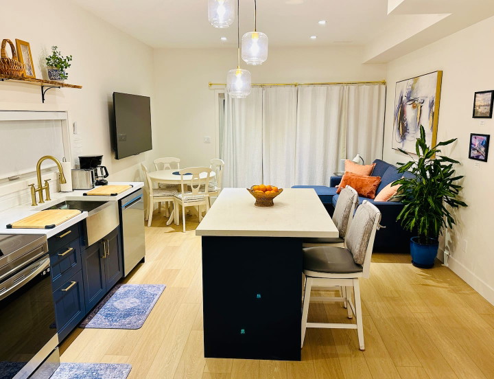 Private 2br Home Sleeps 6 Near Subway - Toronto