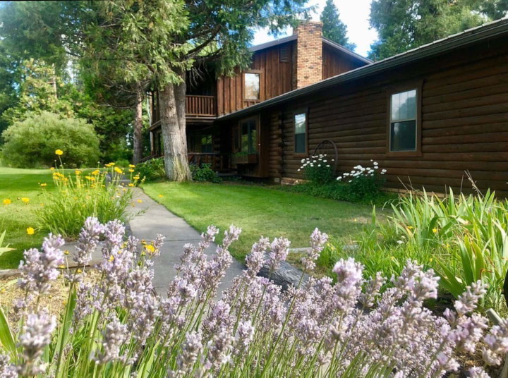 Headwaters Lodge Of Mount Shasta - Mount Shasta, CA