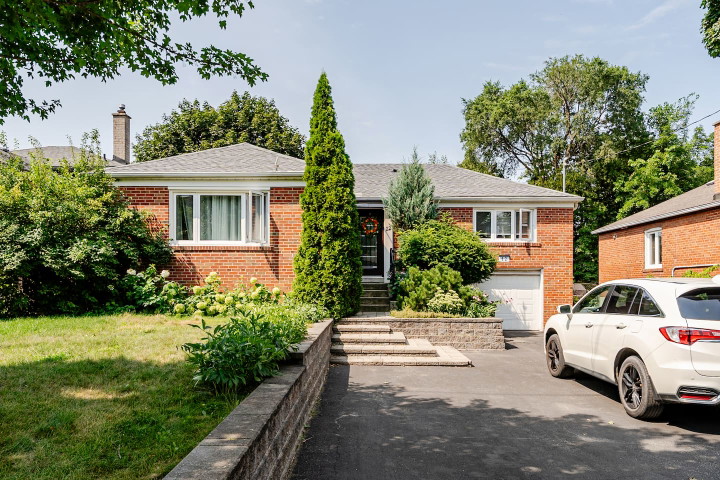 Spacious One Bedroom Suite With Garden & Parking! - Toronto