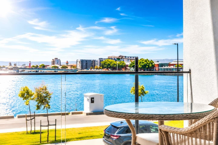 Koala Stay - New Port Pearl Harbor Semaphore - Adelaide