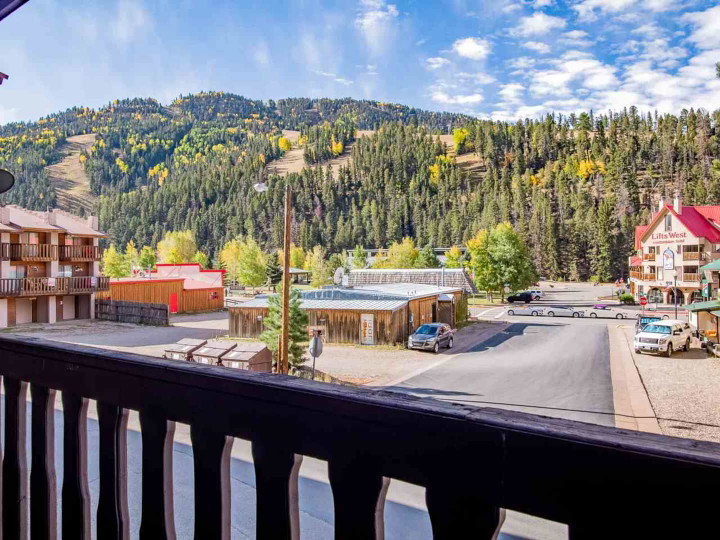 Slopeside Retreat: Cozy Updated Gem In Town Center - Red River, NM