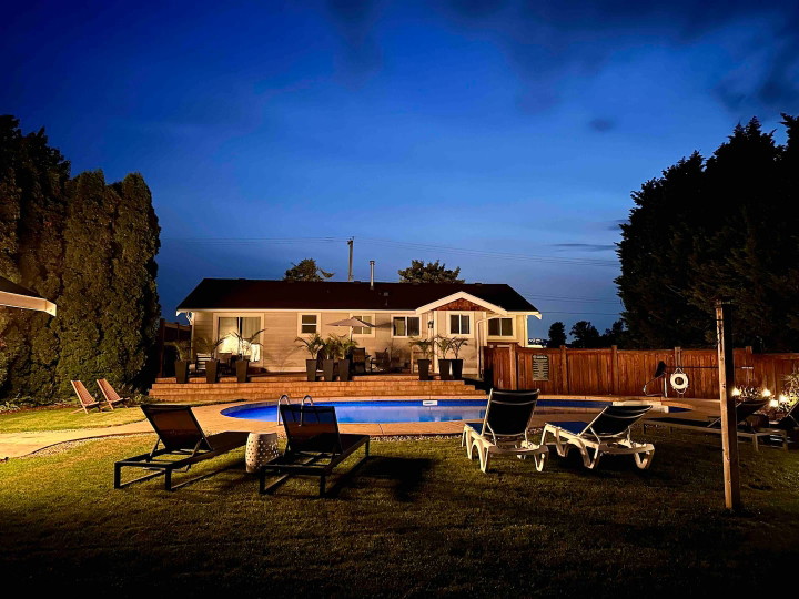 The Farmhouse With Hot Tub And Pool - Abbotsford