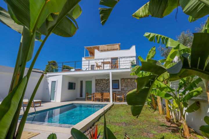 Villa Leo - Seaside Stone House With Private Pool - Bitez