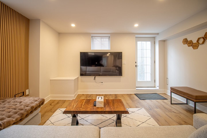 Stylish New 2br Suite W/ Parking - Oakville