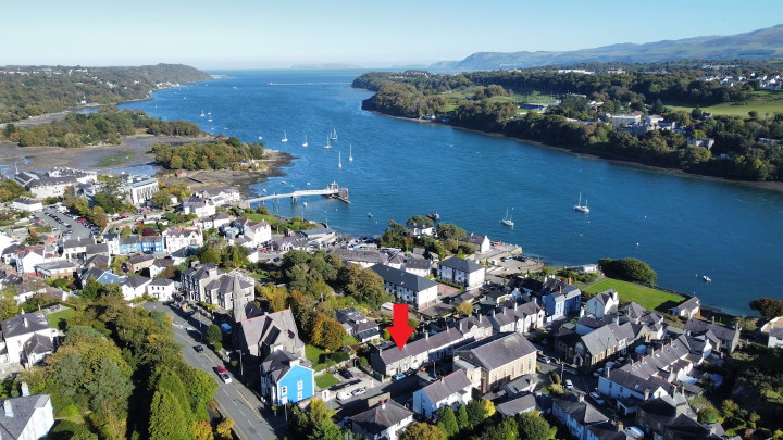 Comfortable Stone Built Cottage In Menai Bridge - Bangor, UK