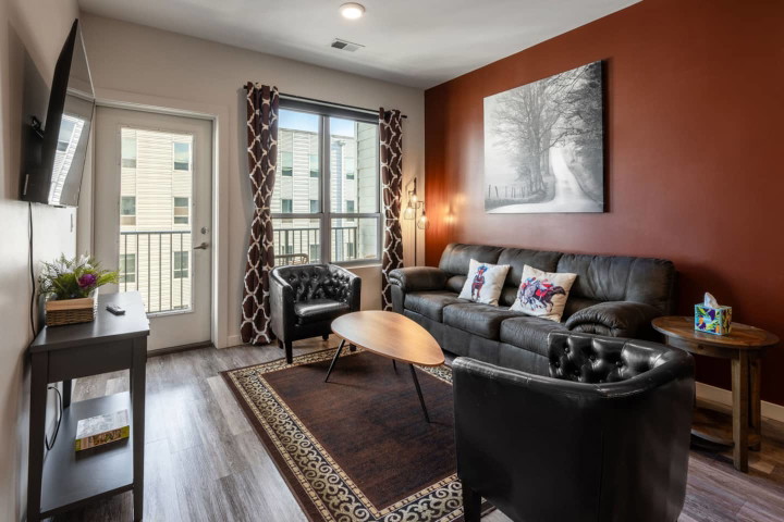 4th Street Suites - Stunning King Bed Suite - Louisville, KY