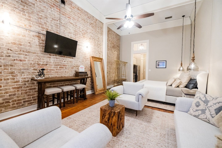 Music-themed Loft W/ King Bed & Free Parking - Laurel, MS