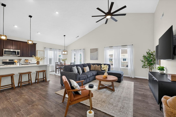 Greenwood Shore | 3br Home Near Indy - Greenwood, IN