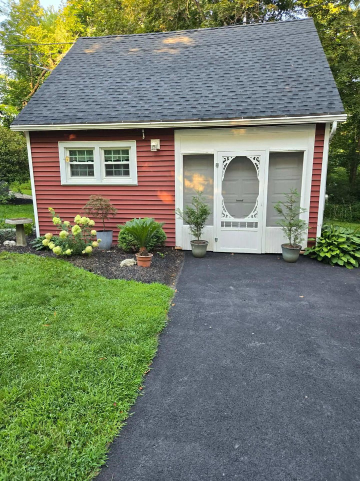 The Little Red Nest In Litchfield - Litchfield, CT