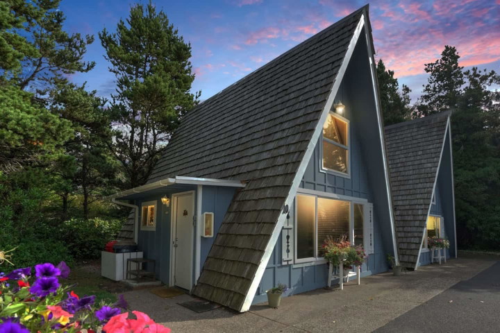 The Dude's Abode A-frame Private Ocean Access - Oregon
