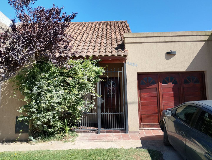 Chalet Near Beach & Park, Perfect For Holidays. -