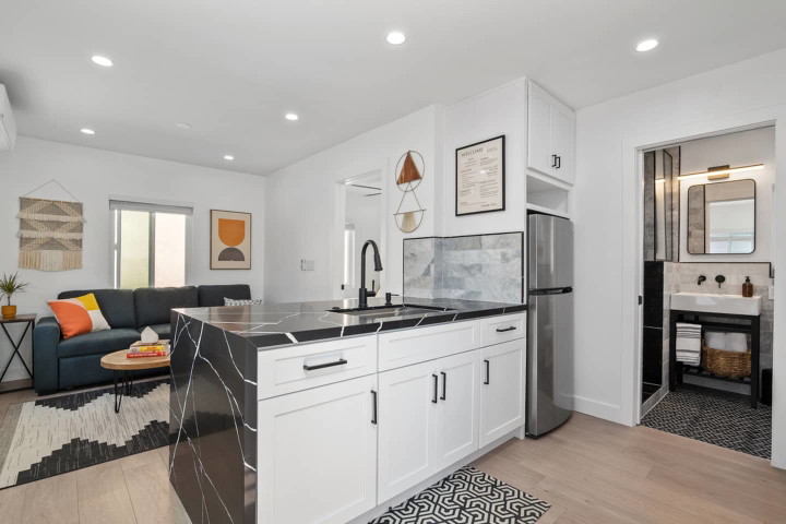 *Steps To Beach W/ Parking, Washer, Dryer, 2 Beds* - San Diego