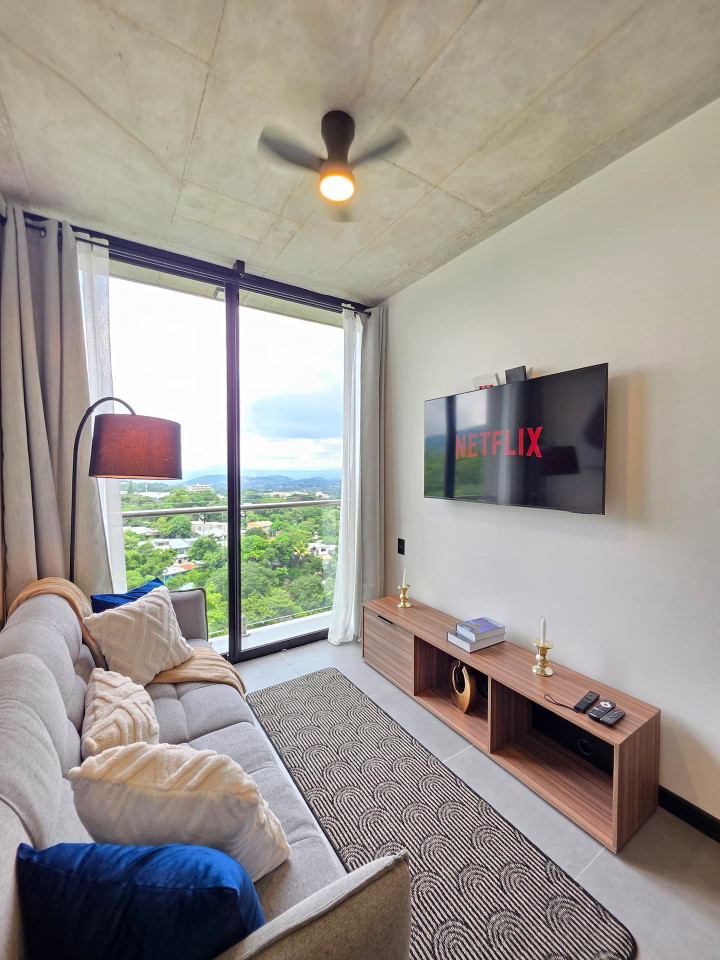 Piscina Y Vista, Apartamento Moderno En Escalón - El Salvador