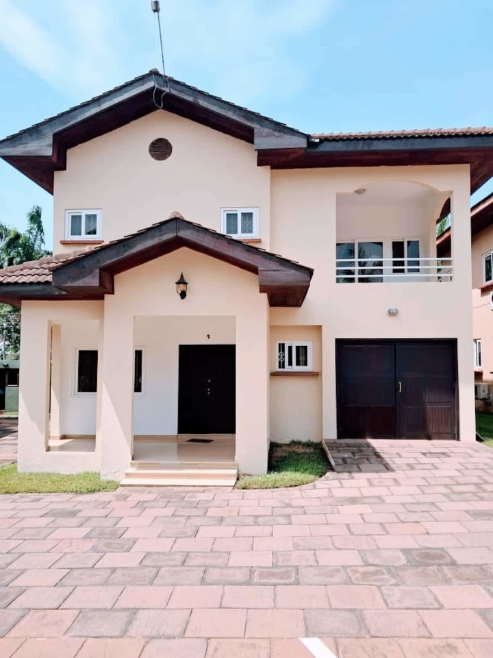 Stylish 3 Bedroom House Near Airport & Marina Mall - Accra