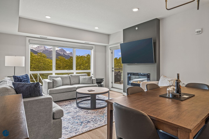 The Peakaboo View - 2bd/2bath Top Floor - Canada