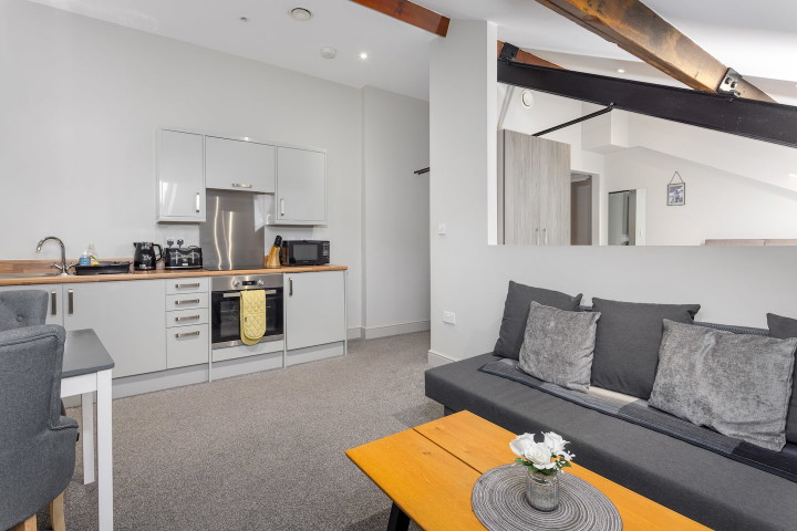 Iconic Stay Near Shopping, Museums, Dining - Liverpool, UK