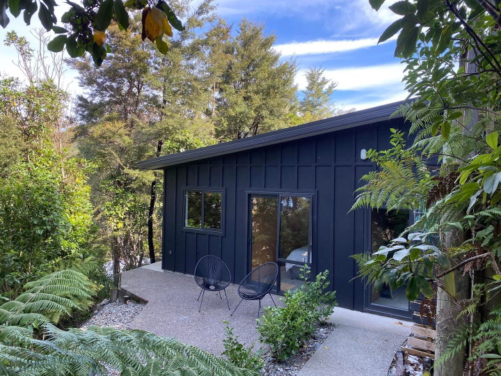 Modern Retreat In The Kaiteriteri Bush - Kaiteriteri