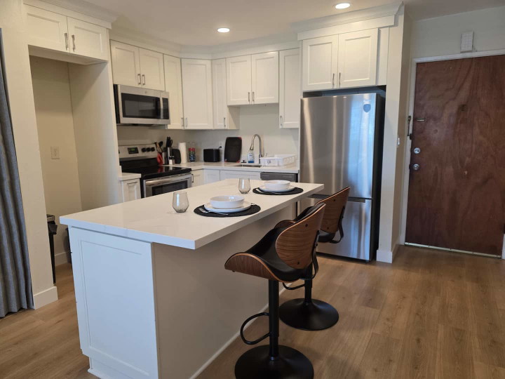 Newly Remodeled 2-bedroom Apartment Close To Bart - Emeryville, CA