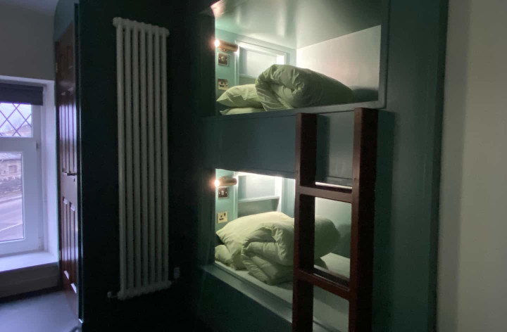 6 Bed Room At The Butchers Arms Pub And Grill - Merthyr Tydfil