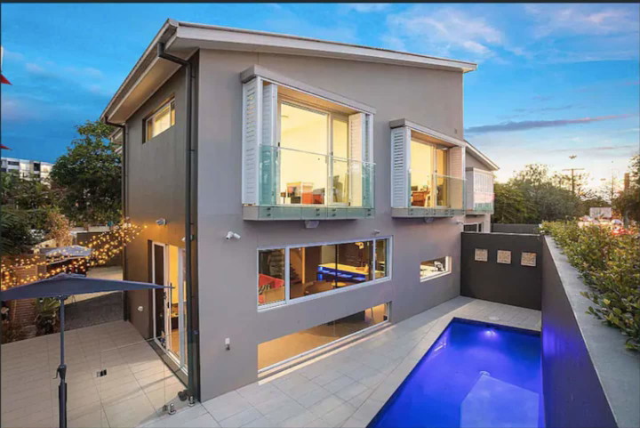 Large Surfer's Sanctuary 4 Beds 4 Bath And Pool - South Stradbroke Island
