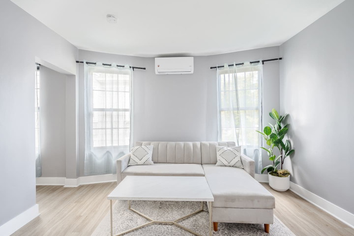 Pet-friendly 3br In Heart Of Black Rock - Bridgeport, CT