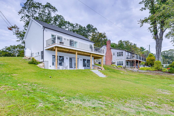 Direct Lakefront Retreat | Indian Ranch | Casinos - Thompson, CT
