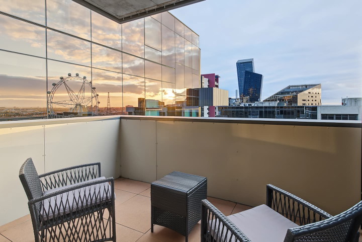Chic & Sleek Docklands Retreat. Pool/gym/library - Kensington