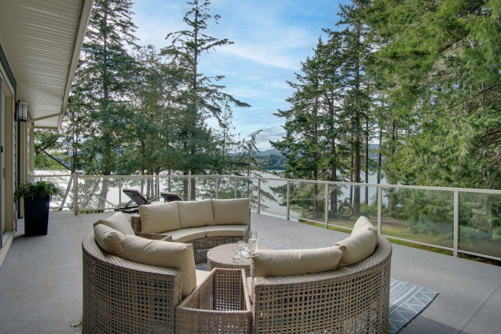 Luxury Oceanfront Guest Suite With Private Beach - Sooke
