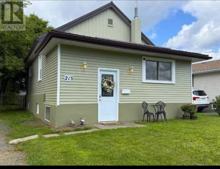 Cute And Cozy 2 Bedroom Main Floor Apartment - Ontario