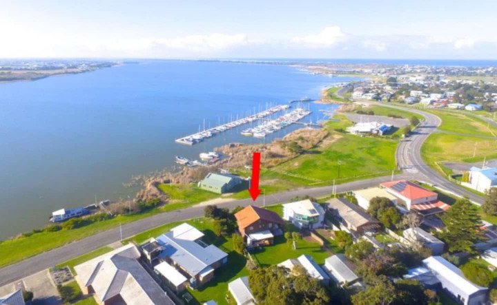 Boats, Breezes And Beach (Absolute Riverfront) - Goolwa