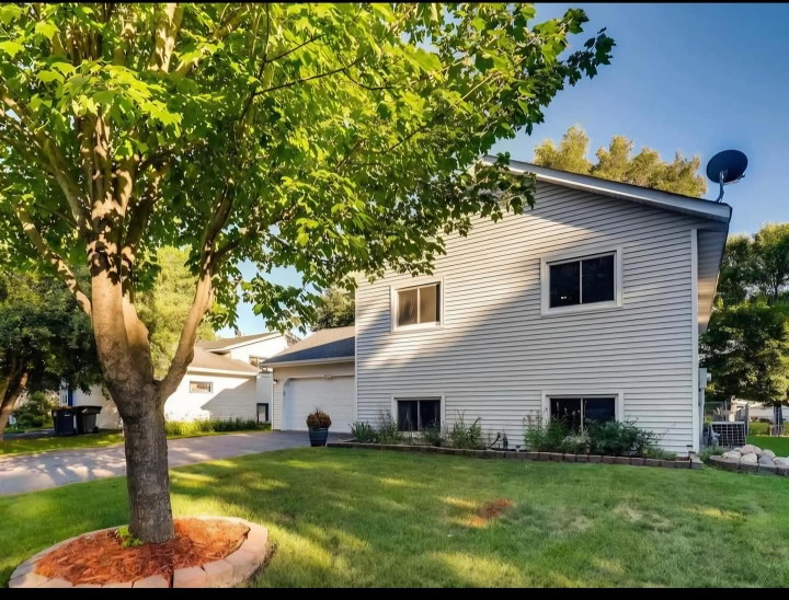 Spacious & Comfortable Farmington Home - Lakeville, MN