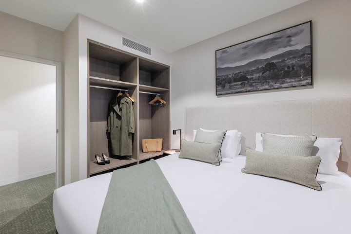 Modern Lakeside Stay; Equipped & Convenient - Canberra