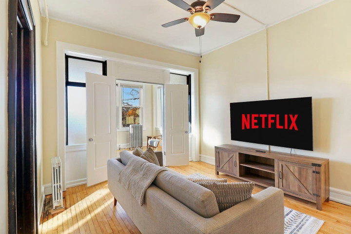 3 Bedroom Apartment | Waukegan Downtown Views - Waukegan, IL