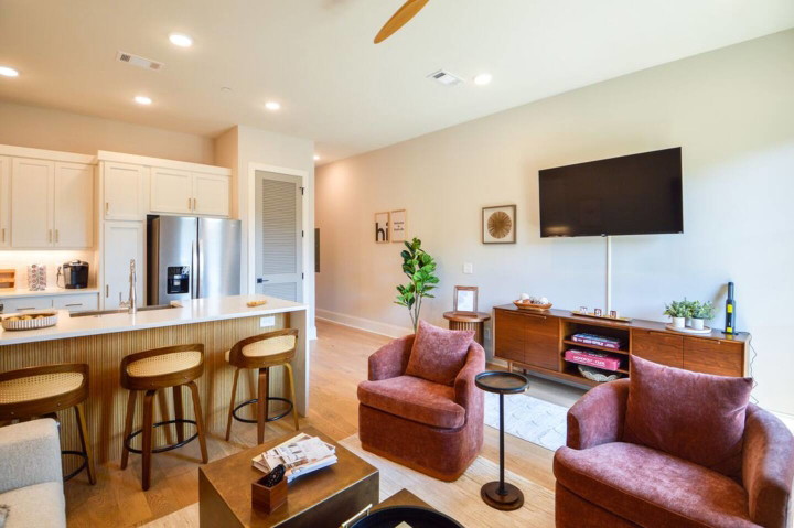 1 Bedroom Luxury Linen Retreat At The Summit - Starkville, MS