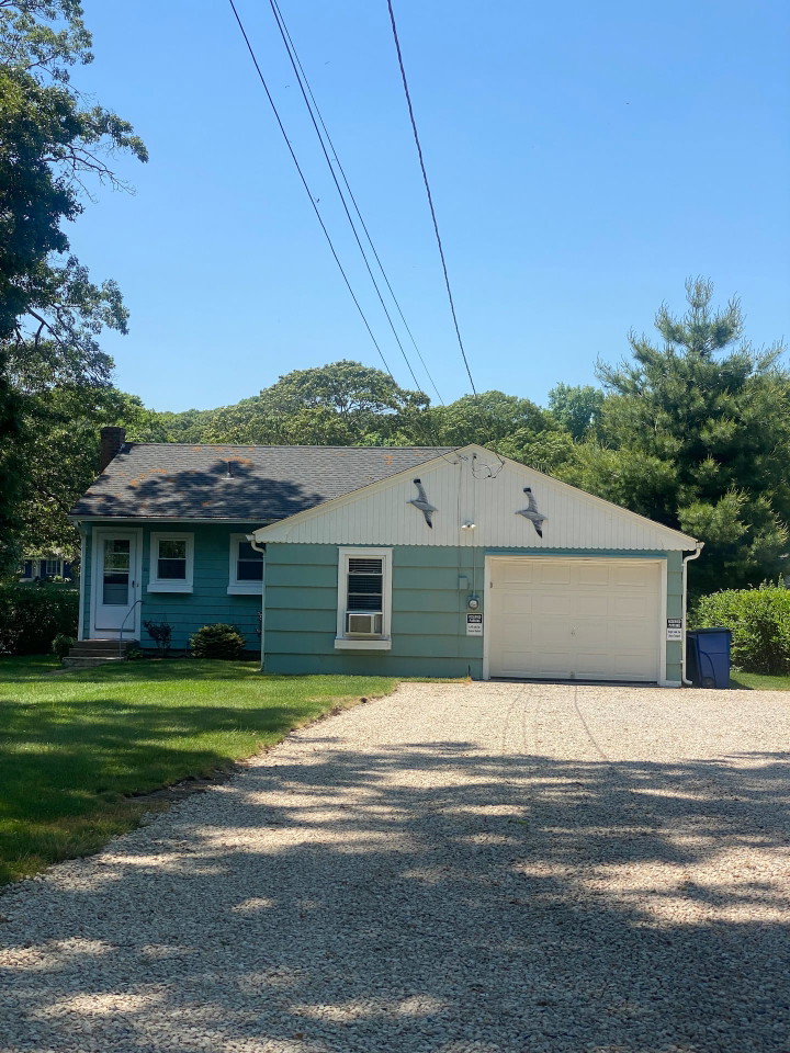 Lovely Waterfront Cottage, Minutes From The Beach - Narragansett, RI