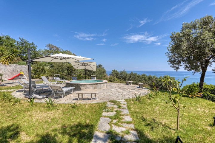 Villa Luce Del Sol With Pool - L - Alassio