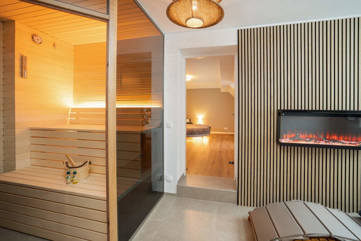 Sauna & Whirlpool Wellness Suite | Hero Homes Graz - Graz